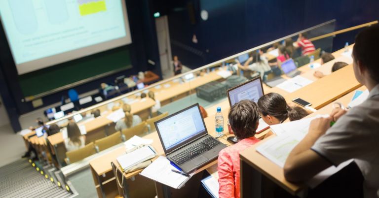 Using EdTech to develop more effective blended learning strategies for large classes - EDUtech_talks